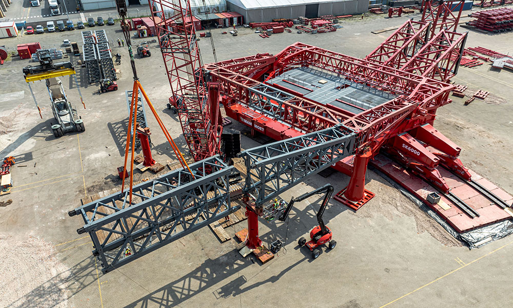 Mammoet begins assembly of world’s biggest land-based crane - LogisticsGulf